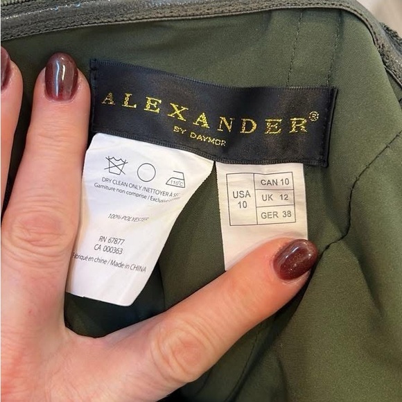 Alexander By Daymor | Dresses | Elegant Green Floral Offshoulder ...